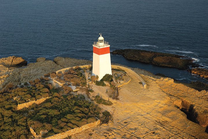 Sightseeing Cruise & Iron Pot Lighthouse | Activities in Tasmania