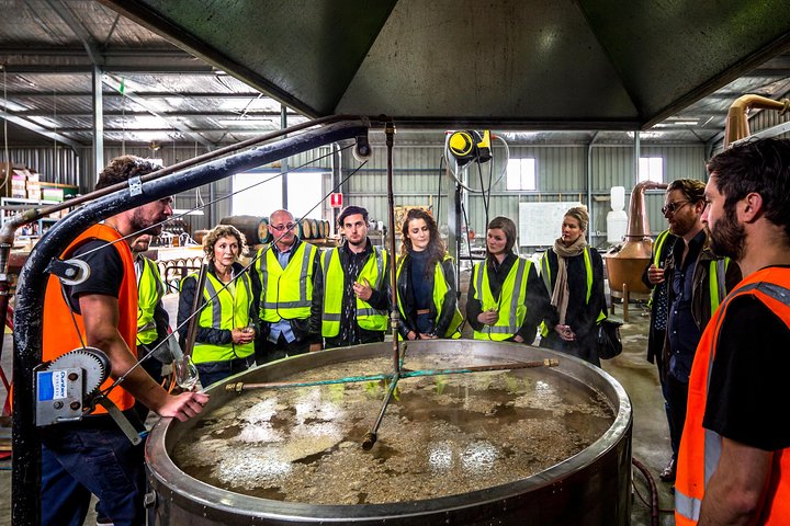 Tasmanian Whisky Distillery Tour | Activities in Tasmania