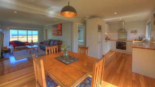 Castaway Cottage - Essentially Tas, Australia | Tasmania Accommodation